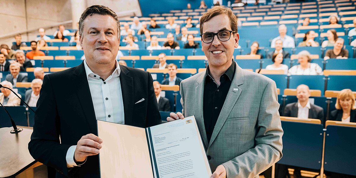 Historischer Moment an der OTH Regensburg – Überraschung inklusive